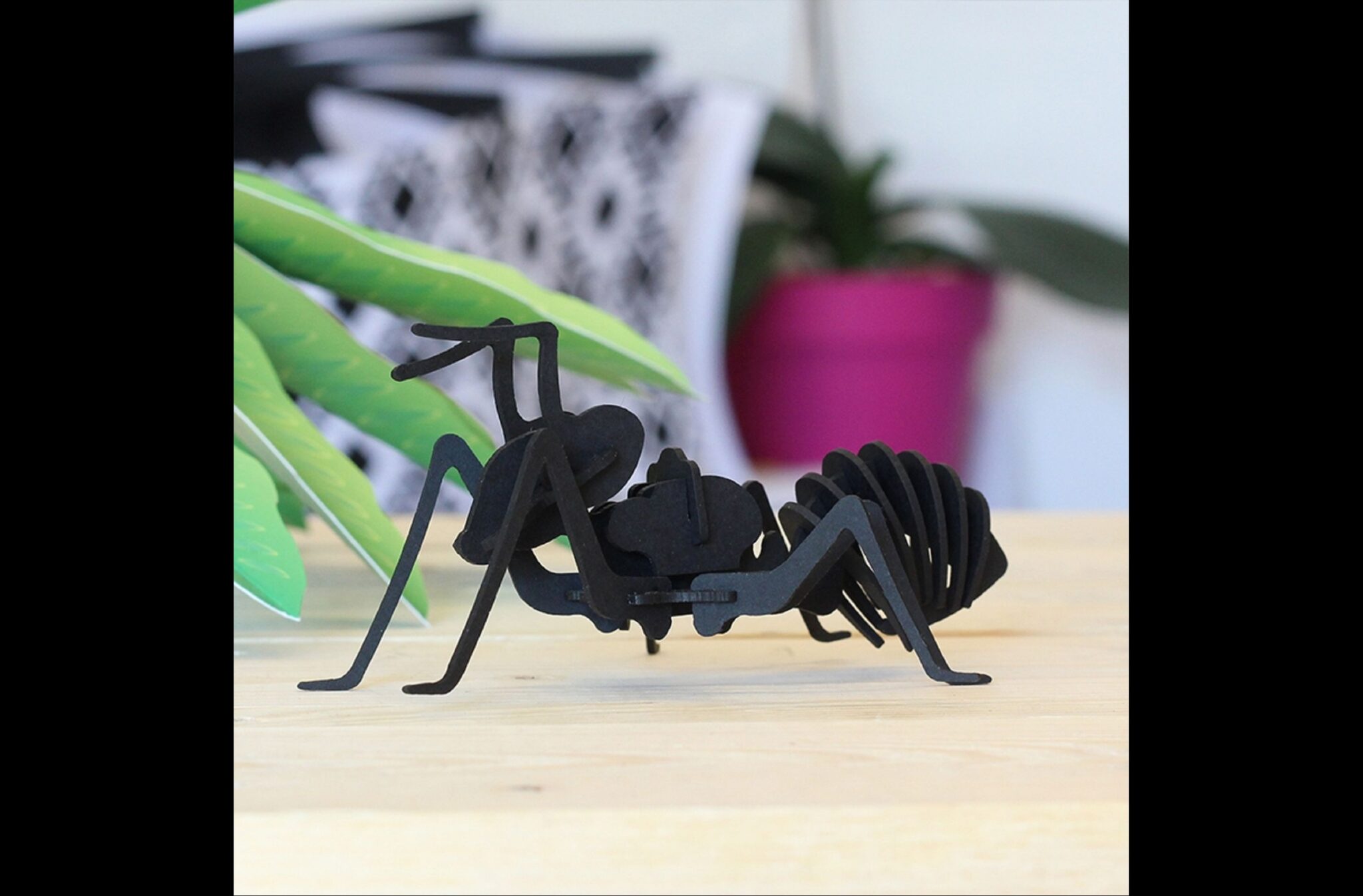 Fourmi en carton - AgentPaper